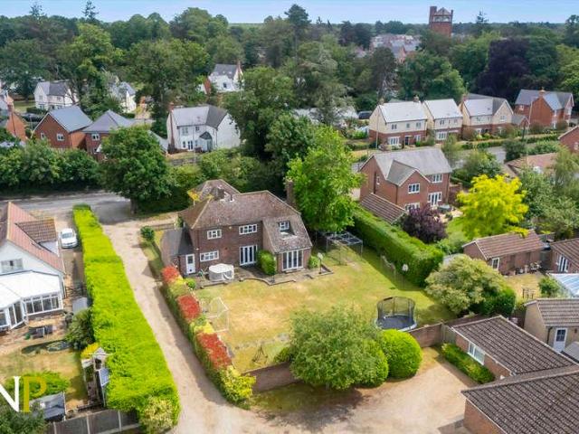 4 bed house for sale