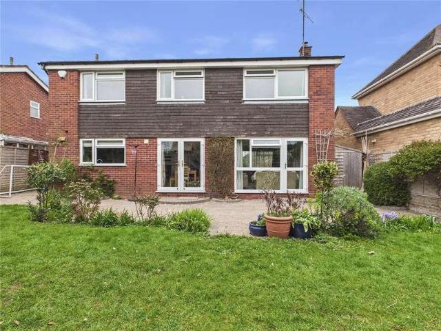 4 bed house for sale