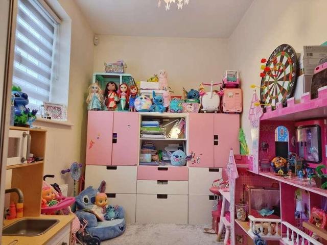 4 bed house for sale