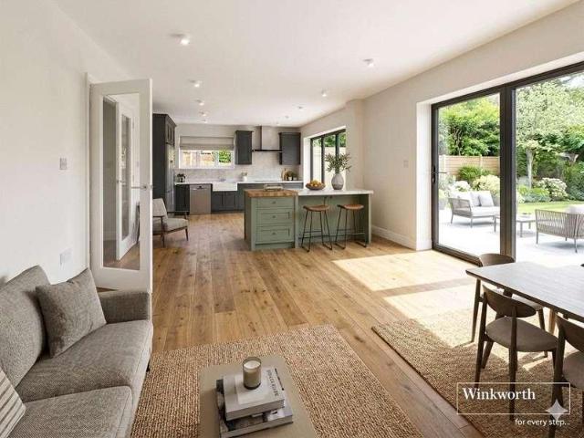 4 bed house for sale