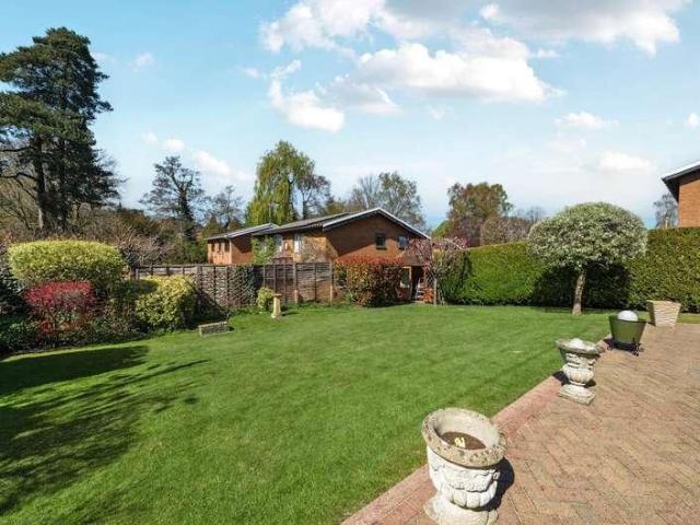 4 bed house for sale