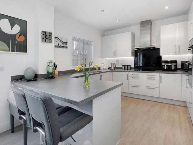 4 bed house for sale