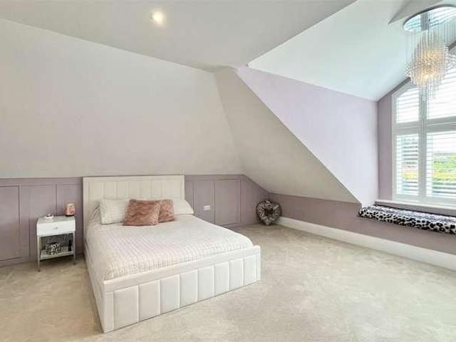 4 bed house for sale