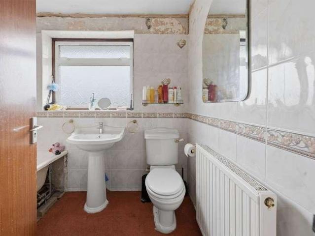 4 bed house for sale