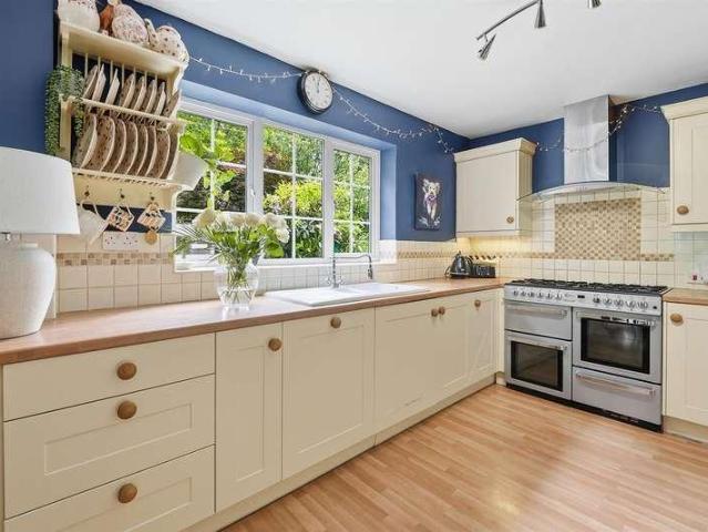 4 bed house for sale