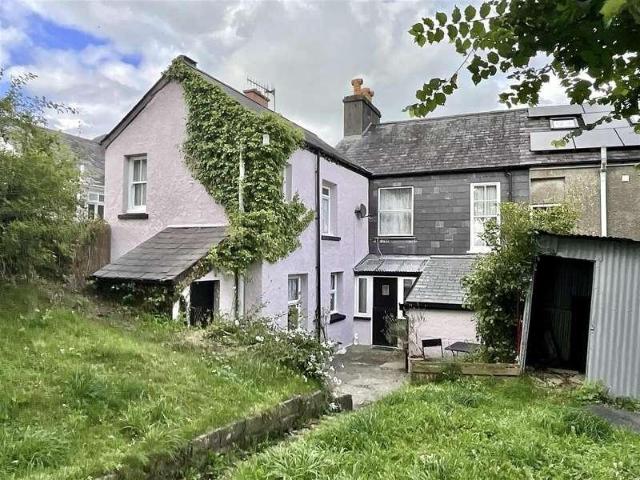 4 bed house for sale