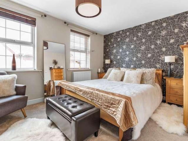 4 bed house for sale