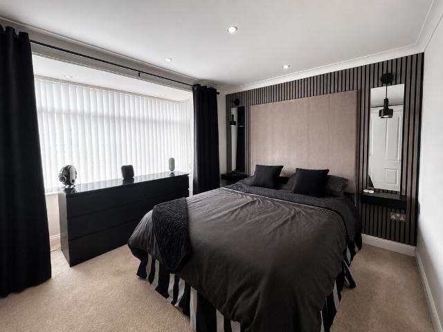 4 bed house for sale