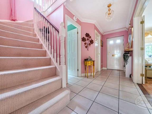 4 bed house for sale