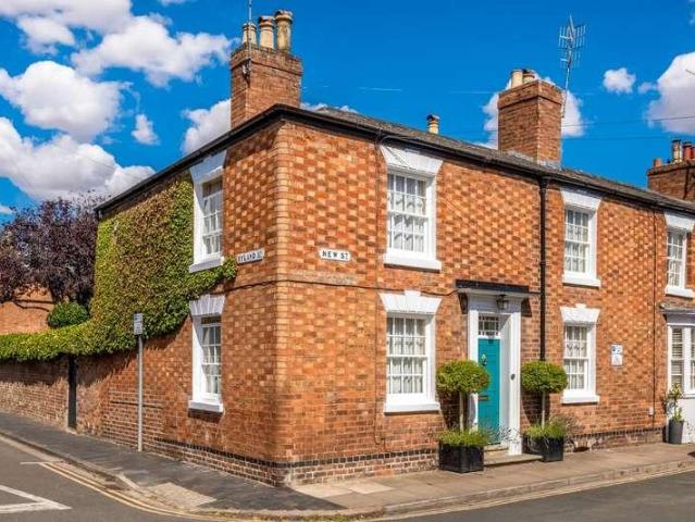 4 bed house for sale