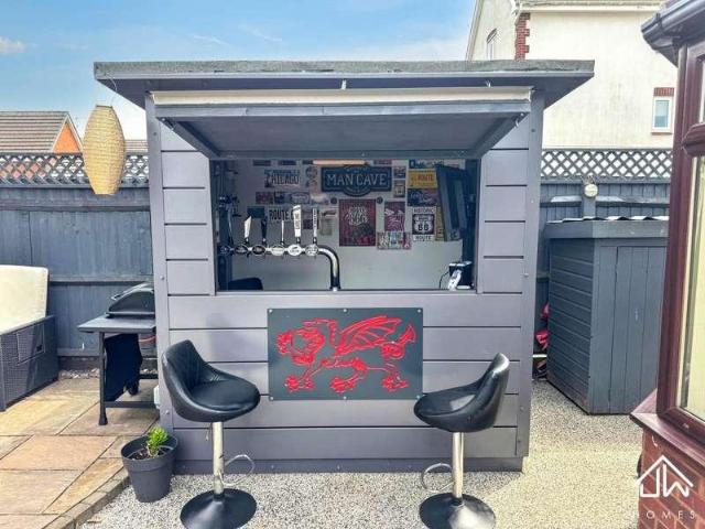 4 bed house for sale