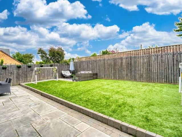 4 bed house for sale