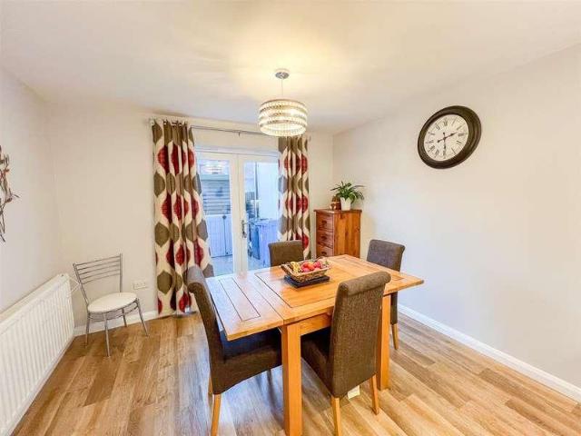 4 bed house for sale