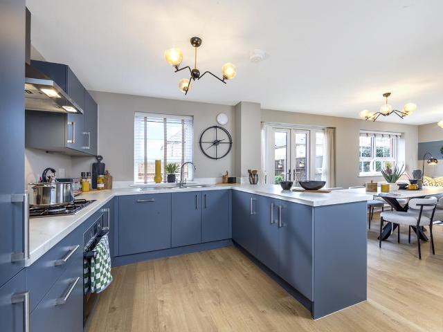 4 bed house for sale