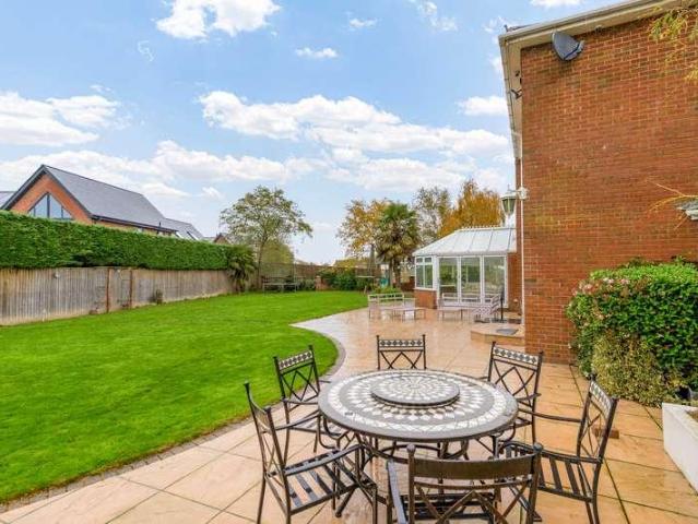 4 bed house for sale