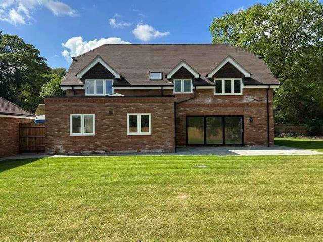 4 bed house for sale