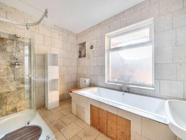 4 bed house for sale
