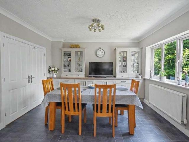 4 bed house for sale