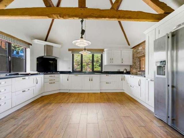 4 bed house for sale