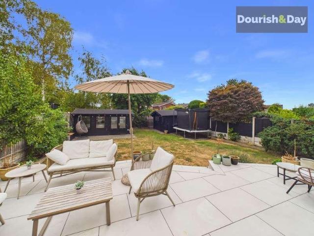 4 bed house for sale