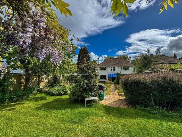 4 bed house for sale