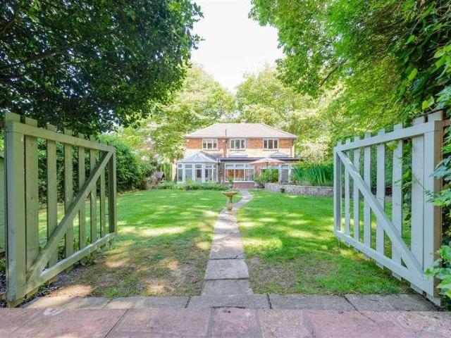 4 bed house for sale