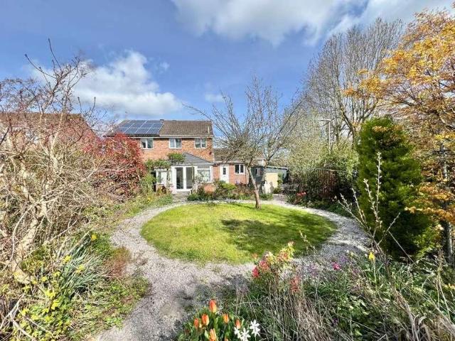 4 bed house for sale
