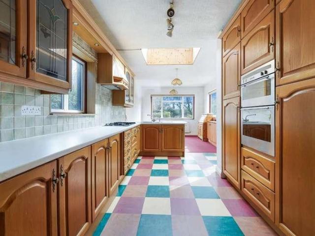 4 bed house for sale
