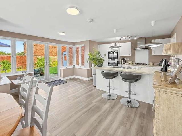 4 bed house for sale