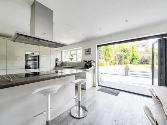 4 bed house for sale