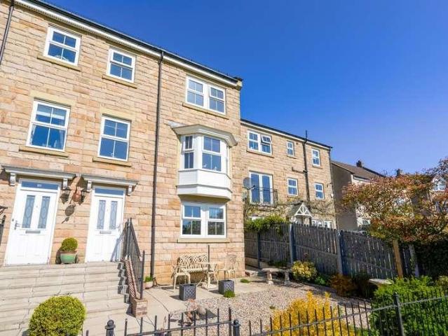 4 bed house for sale