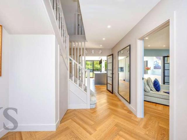 4 bed house for sale