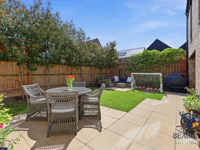 4 bed house for sale