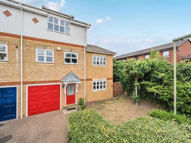 4 bed house for sale