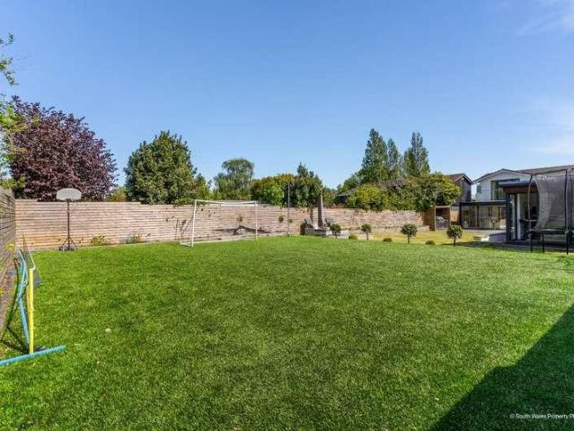 4 bed house for sale