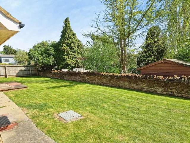 4 bed house for sale