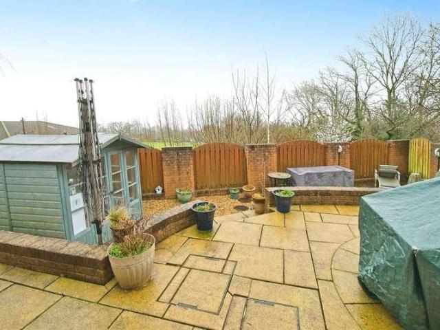 4 bed house for sale