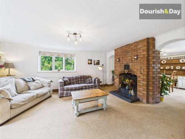 4 bed house for sale
