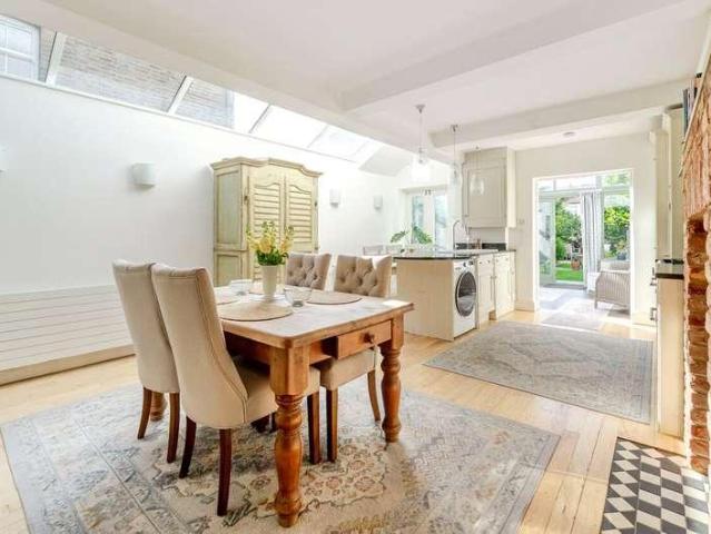 4 bed house for sale