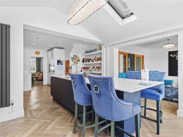 4 bed house for sale
