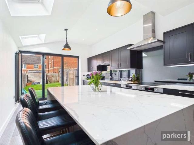 4 bed house for sale