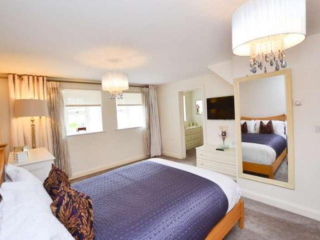 4 bed house for sale