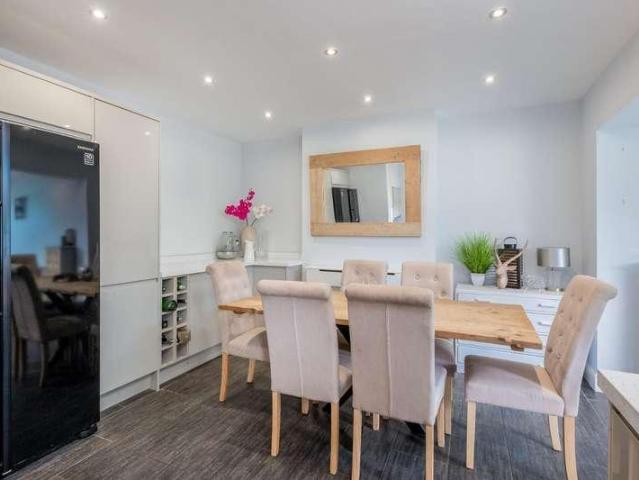 4 bed house for sale