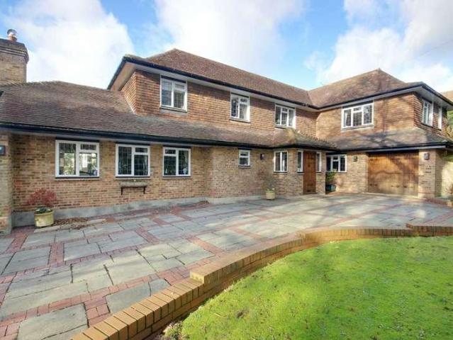 4 bed house for sale