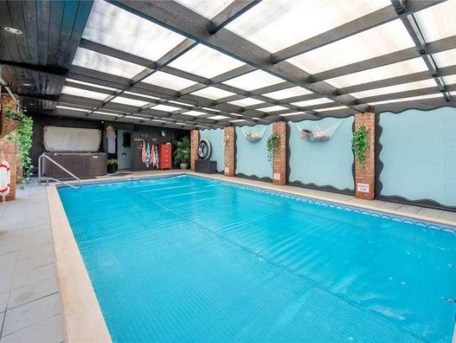 4 bed house for sale