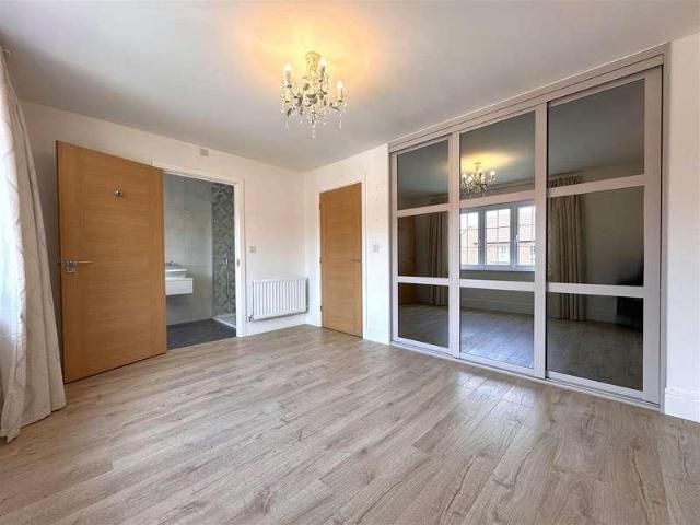 4 bed house for sale