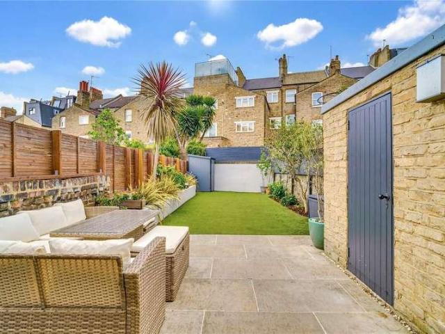 4 bed house for sale
