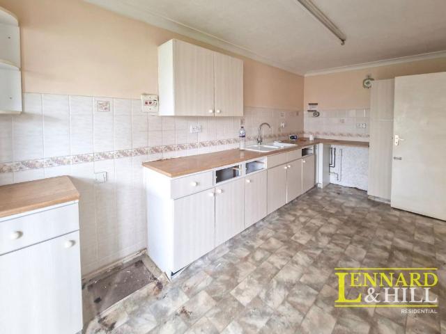 4 bed house for sale