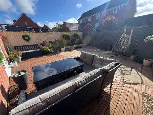 4 bed house for sale