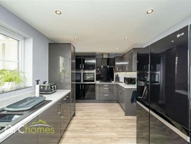4 bed house for sale